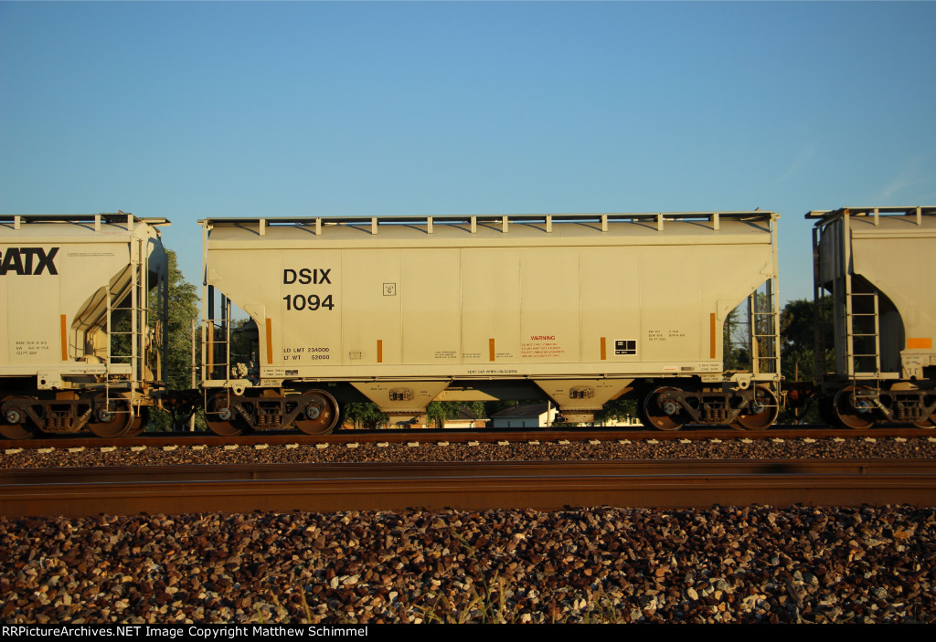 DSIX 2 Bay Covered Hopper